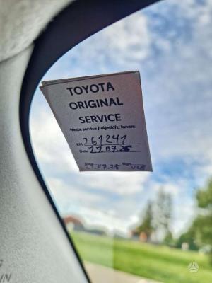 Black Toyota Prius 2017 in Telschi, with an engine capacity of 1.80 L and mileage of 285 thousand km for 12500 €, photo 29 on AUTOMOTO.COM.LV