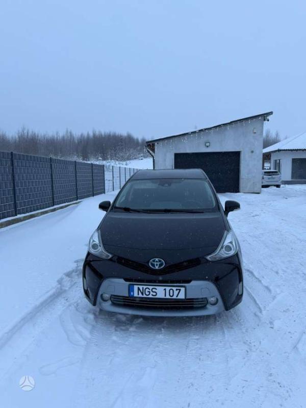 Black Toyota Prius 2018 in Vilnius, with an engine capacity of 1.80 L and mileage of 219 thousand km for 12600 €, photo 1 on AUTOMOTO.COM.LV