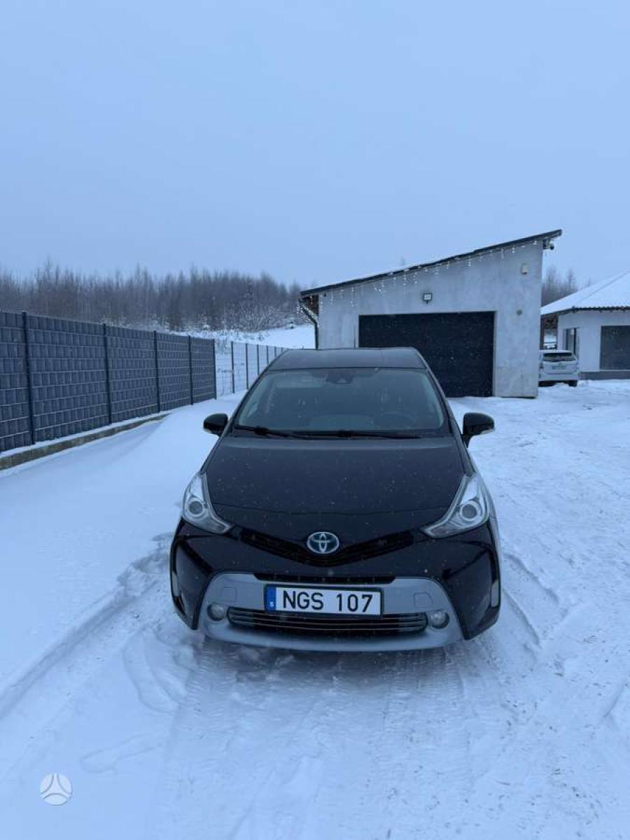 Black Toyota Prius 2018 in Vilnius, with an engine capacity of 1.80 L and mileage of 219 thousand km for 12600 €, photo 1 on AUTOMOTO.COM.LV