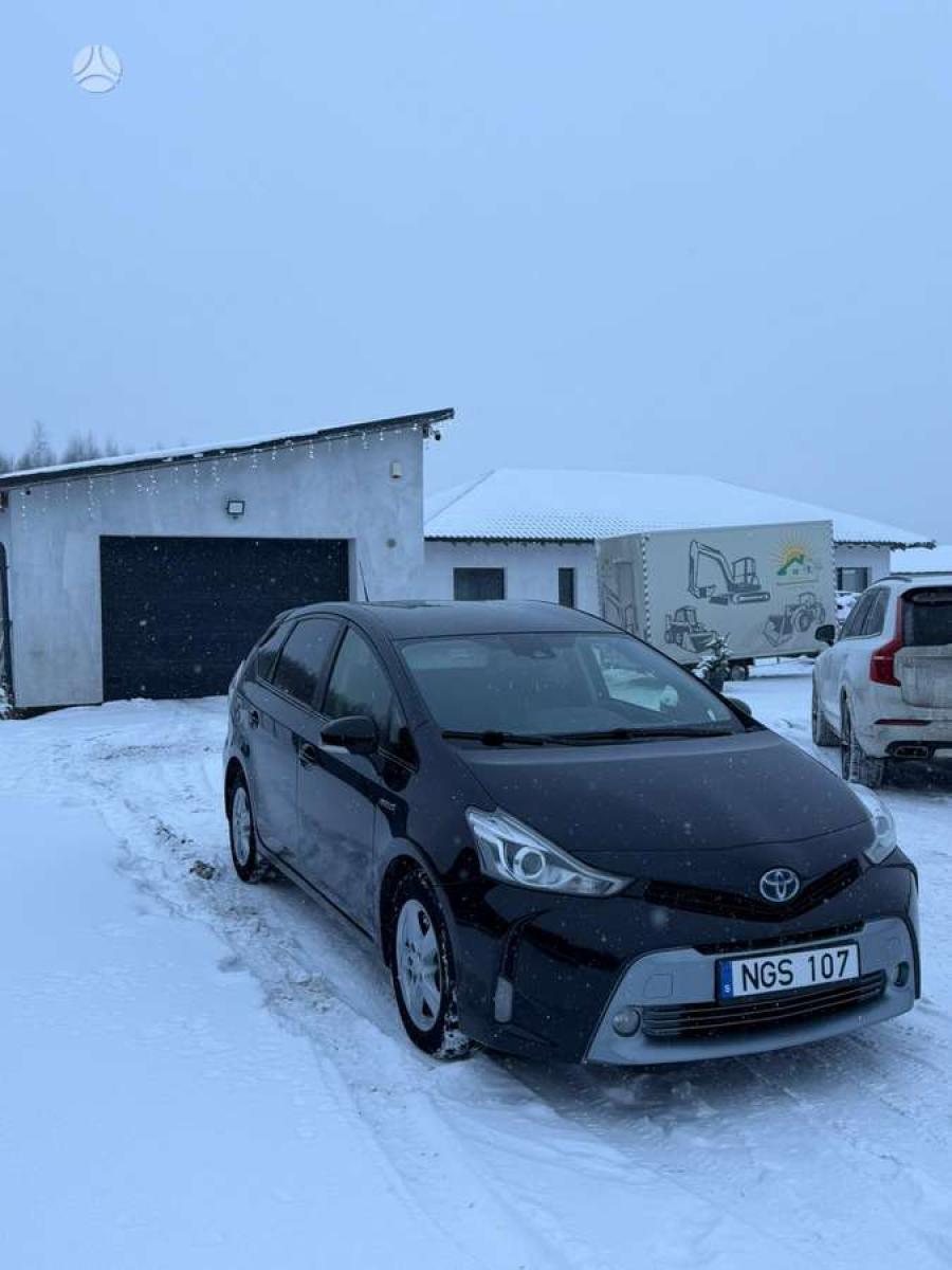 Black Toyota Prius 2018 in Vilnius, with an engine capacity of 1.80 L and mileage of 219 thousand km for 12600 €, photo 2 on AUTOMOTO.COM.LV