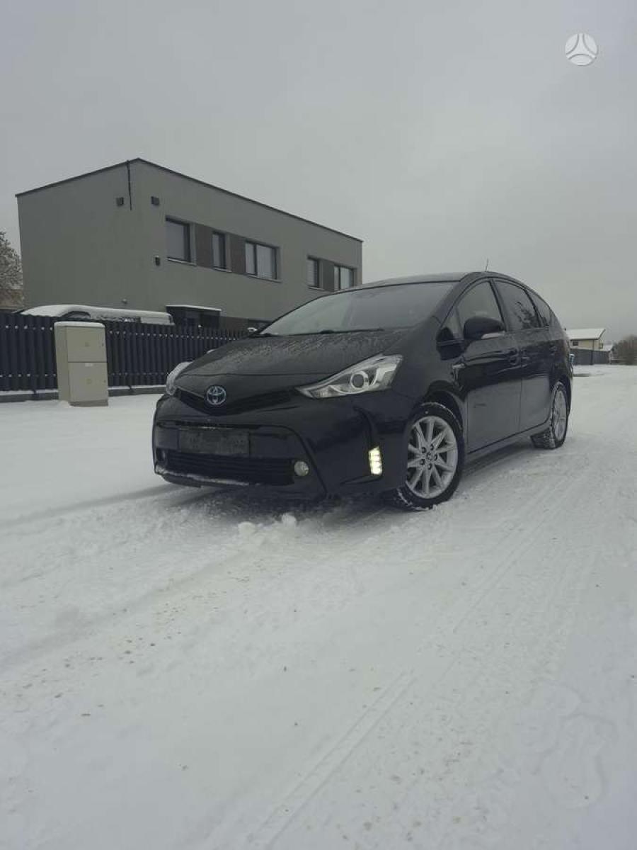 Black Toyota Prius 2020 in Siauliai, with an engine capacity of 1.80 L and mileage of 360 thousand km for 13300 €, photo 1 on AUTOMOTO.COM.LV