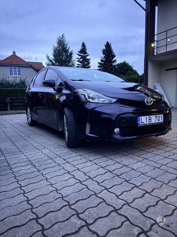 Black Toyota Prius 2015 in Mazeikiai, with an engine capacity of 1.80 L and mileage of 266 thousand km for 9100 €, photo 3 on AUTOMOTO.COM.LV