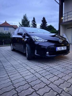 Black Toyota Prius 2015 in Mazeikiai, with an engine capacity of 1.80 L and mileage of 266 thousand km for 9100 €, photo 3 on AUTOMOTO.COM.LV