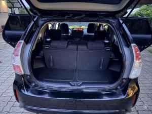 Black Toyota Prius 2015 in Mazeikiai, with an engine capacity of 1.80 L and mileage of 266 thousand km for 9100 €, photo 7 on AUTOMOTO.COM.LV