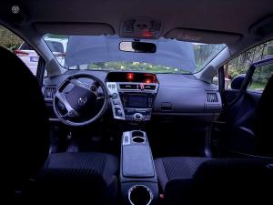 Black Toyota Prius 2015 in Mazeikiai, with an engine capacity of 1.80 L and mileage of 266 thousand km for 9100 €, photo 8 on AUTOMOTO.COM.LV