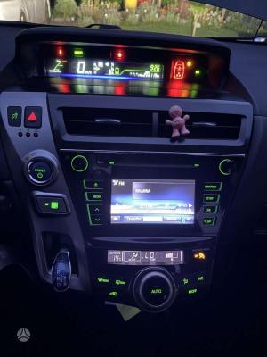 Black Toyota Prius 2015 in Mazeikiai, with an engine capacity of 1.80 L and mileage of 266 thousand km for 9100 €, photo 11 on AUTOMOTO.COM.LV