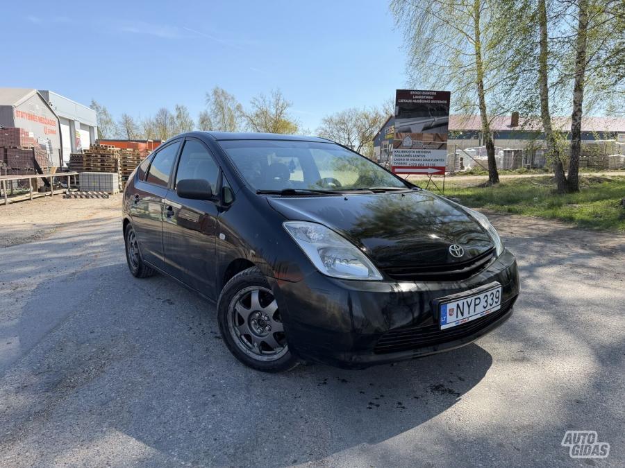 Melns Toyota Prius 2006 Kauņa, ar dzinēja tilpumu 1.50 L un nobraukumu 300 tūkst. km par 2700 €, foto 1 vietnē AUTOMOTO.COM.LV