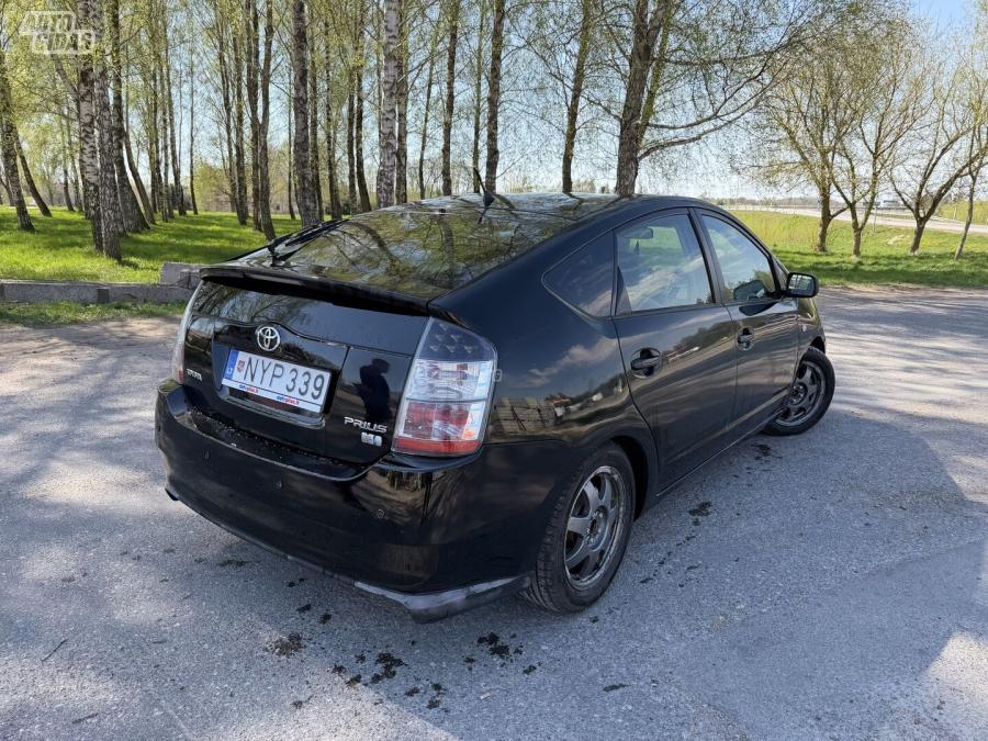 Melns Toyota Prius 2006 Kauņa, ar dzinēja tilpumu 1.50 L un nobraukumu 300 tūkst. km par 2700 €, foto 3 vietnē AUTOMOTO.COM.LV
