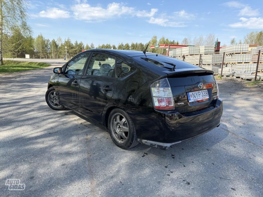Melns Toyota Prius 2006 Kauņa, ar dzinēja tilpumu 1.50 L un nobraukumu 300 tūkst. km par 2700 €, foto 4 vietnē AUTOMOTO.COM.LV