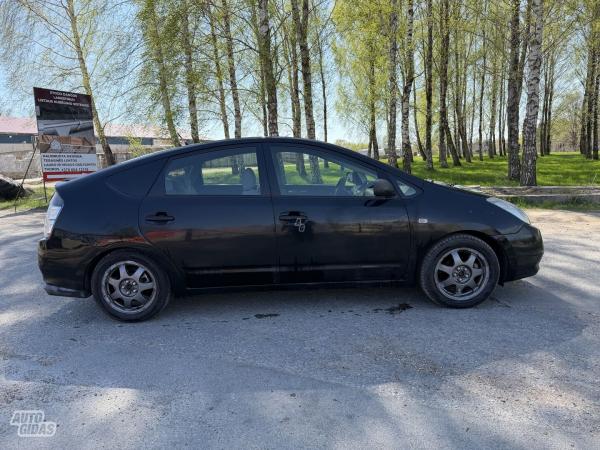 Black Toyota Prius 2006 in Kaunas, with an engine capacity of 1.50 L and mileage of 300 thousand km for 2700 €, photo 6 on AUTOMOTO.COM.LV