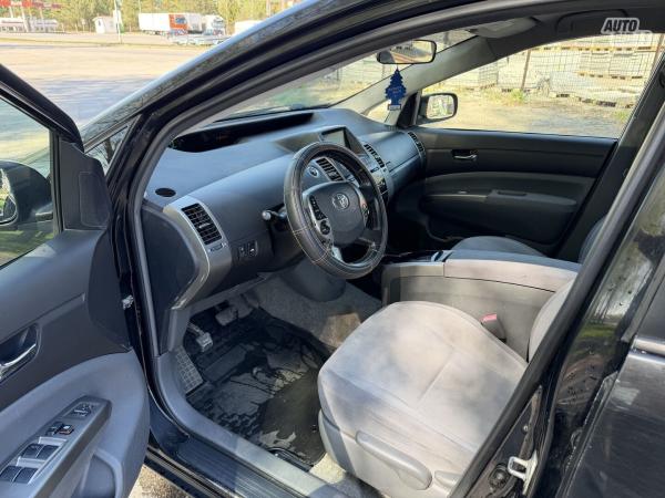 Black Toyota Prius 2006 in Kaunas, with an engine capacity of 1.50 L and mileage of 300 thousand km for 2700 €, photo 9 on AUTOMOTO.COM.LV