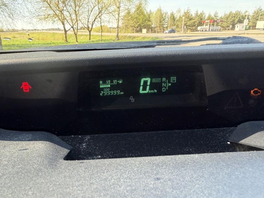 Melns Toyota Prius 2006 Kauņa, ar dzinēja tilpumu 1.50 L un nobraukumu 300 tūkst. km par 2700 €, foto 19 vietnē AUTOMOTO.COM.LV