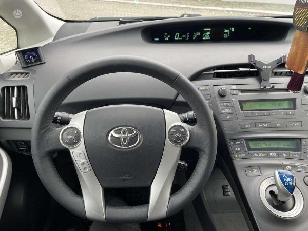 Black Toyota Prius 2010 in Siauliai, with an engine capacity of 1.80 L and mileage of 335 thousand km for 6000 €, photo 11 on AUTOMOTO.COM.LV