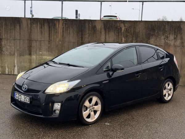 Melns Toyota Prius 2010 Viļņa, ar dzinēja tilpumu 1.80 L un nobraukumu 187 tūkst. km par 4999 €, foto 3 vietnē AUTOMOTO.COM.LV