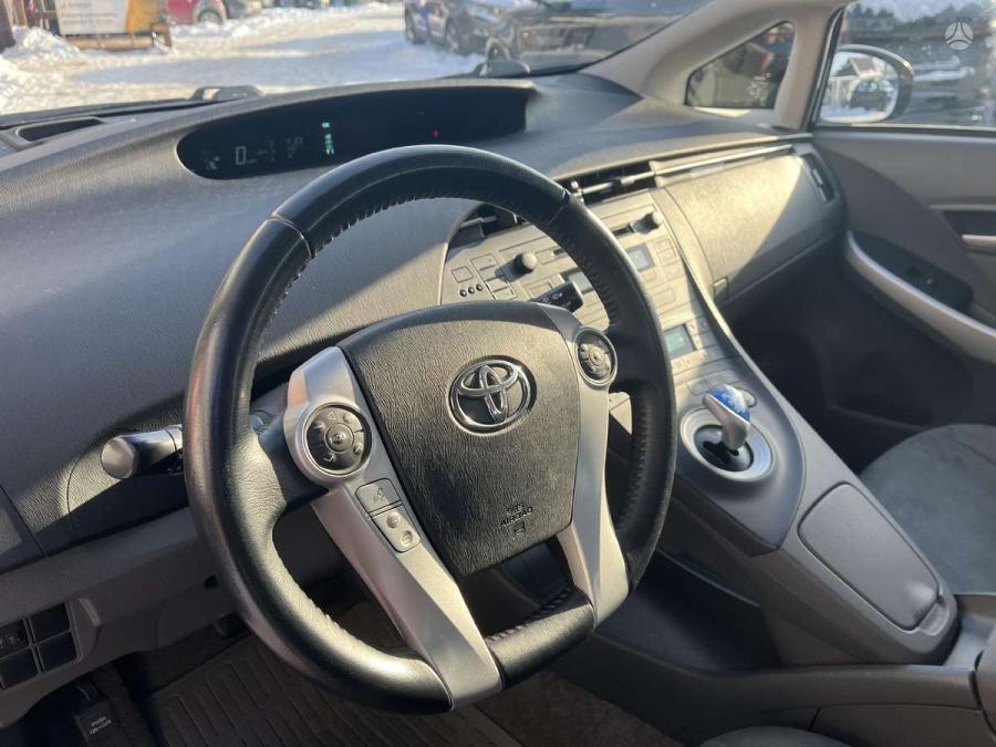 Melns Toyota Prius 2011 Šauļi, ar dzinēja tilpumu 1.80 L un nobraukumu 324 tūkst. km par 5750 €, foto 18 vietnē AUTOMOTO.COM.LV