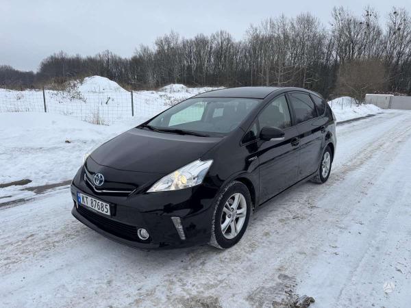 Black Toyota Prius 2014 in Kaunas, with an engine capacity of 1.80 L and mileage of 352 thousand km for 6100 €, photo 1 on AUTOMOTO.COM.LV