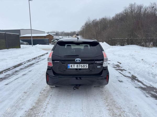 Black Toyota Prius 2014 in Kaunas, with an engine capacity of 1.80 L and mileage of 352 thousand km for 6100 €, photo 4 on AUTOMOTO.COM.LV