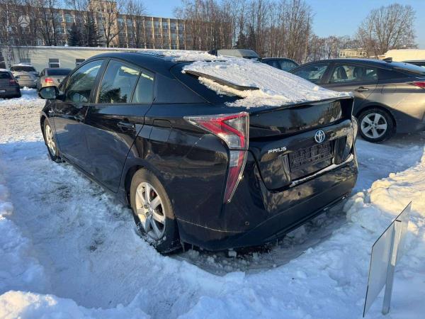 Black Toyota Prius 2018 in Klaipeda, with an engine capacity of 1.80 L and mileage of 70 thousand km for 5100 €, photo 2 on AUTOMOTO.COM.LV