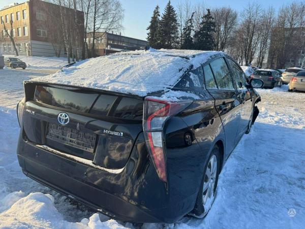 Black Toyota Prius 2018 in Klaipeda, with an engine capacity of 1.80 L and mileage of 70 thousand km for 5100 €, photo 3 on AUTOMOTO.COM.LV