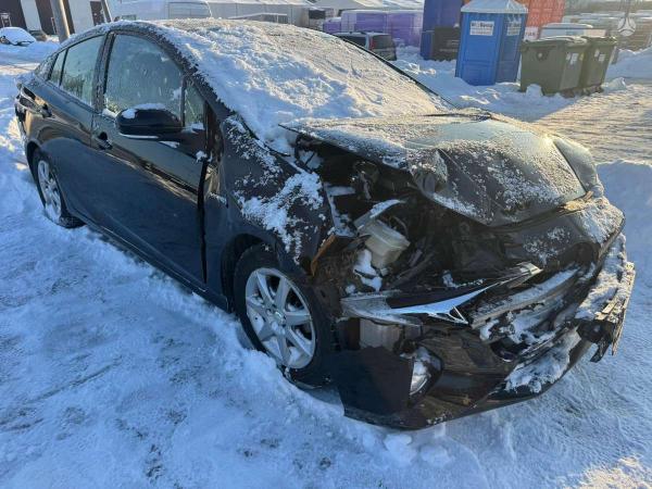 Black Toyota Prius 2018 in Klaipeda, with an engine capacity of 1.80 L and mileage of 70 thousand km for 5100 €, photo 4 on AUTOMOTO.COM.LV