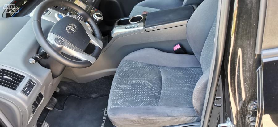 Melns Toyota Prius 2012 Viļņa, ar dzinēja tilpumu 1.80 L un nobraukumu 230 tūkst. km par 10950 €, foto 5 vietnē AUTOMOTO.COM.LV