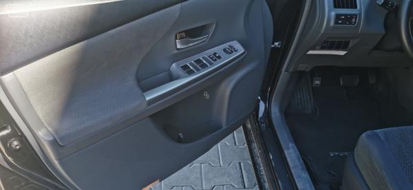 Black Toyota Prius 2012 in Vilnius, with an engine capacity of 1.80 L and mileage of 230 thousand km for 10950 €, photo 5 on AUTOMOTO.COM.LV