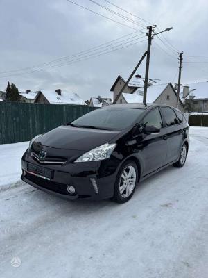 Black Toyota Prius 2013 in Kaunas, with an engine capacity of 1.80 L and mileage of 283 thousand km for 9500 €, photo 2 on AUTOMOTO.COM.LV