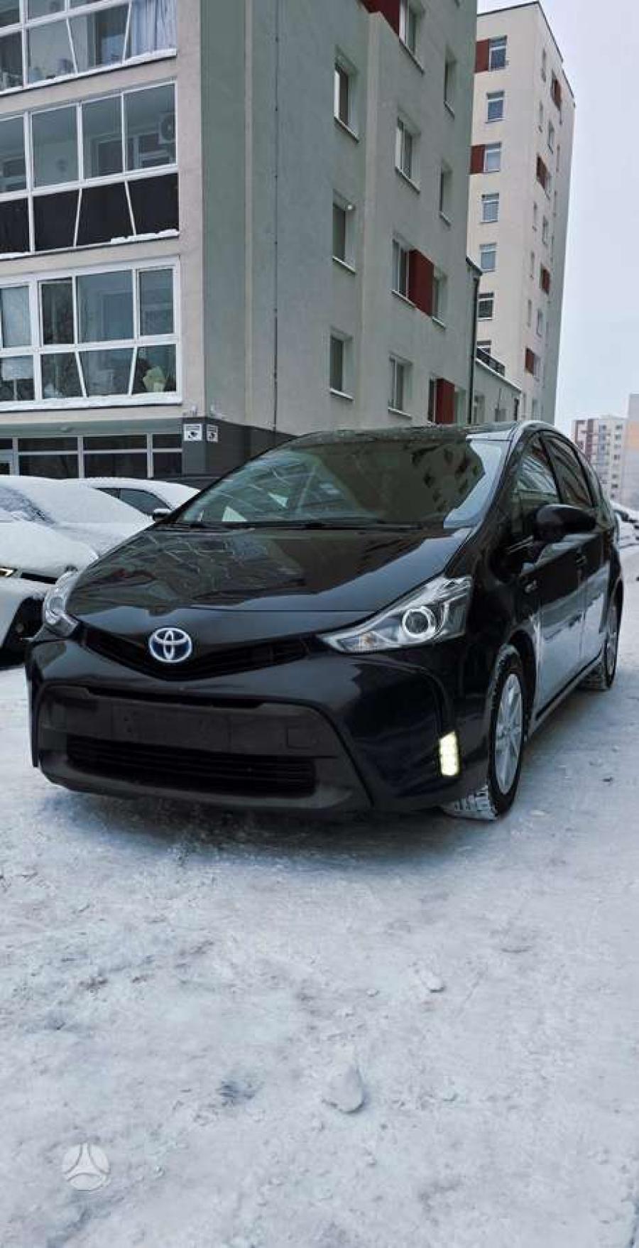 Black Toyota Prius 2016 in Vilnius, with an engine capacity of 1.80 L and mileage of 288 thousand km for 11400 €, photo 1 on AUTOMOTO.COM.LV