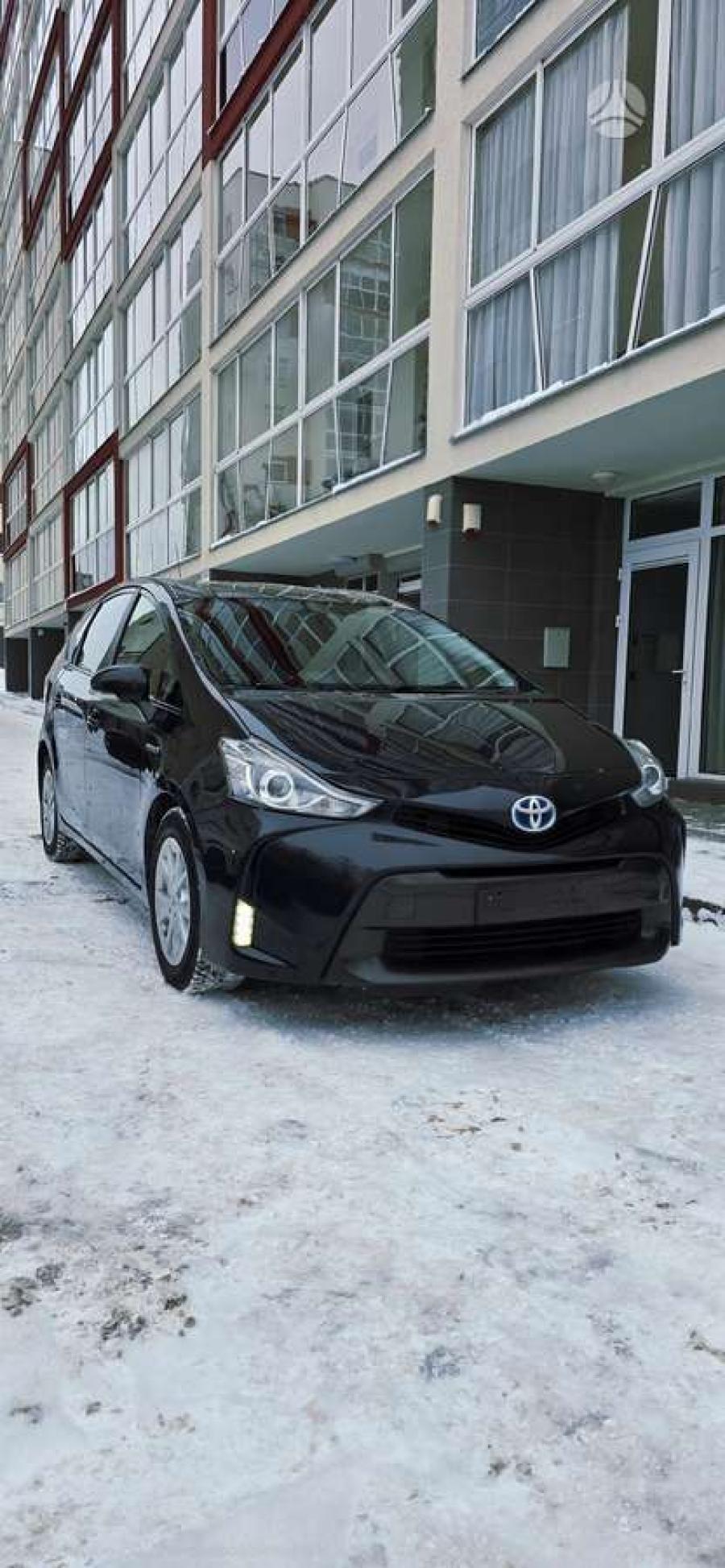 Black Toyota Prius 2016 in Vilnius, with an engine capacity of 1.80 L and mileage of 288 thousand km for 11400 €, photo 2 on AUTOMOTO.COM.LV