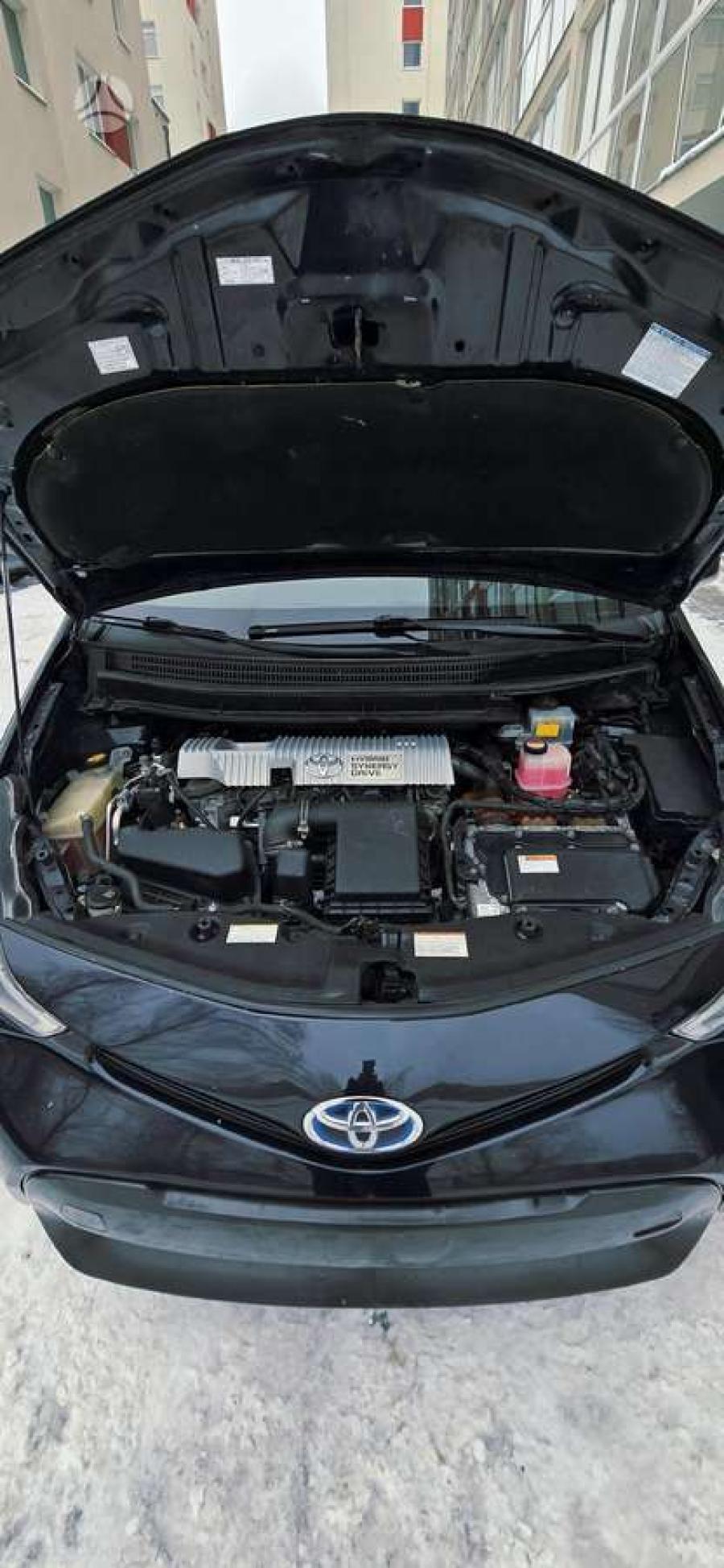 Black Toyota Prius 2016 in Vilnius, with an engine capacity of 1.80 L and mileage of 288 thousand km for 11400 €, photo 11 on AUTOMOTO.COM.LV