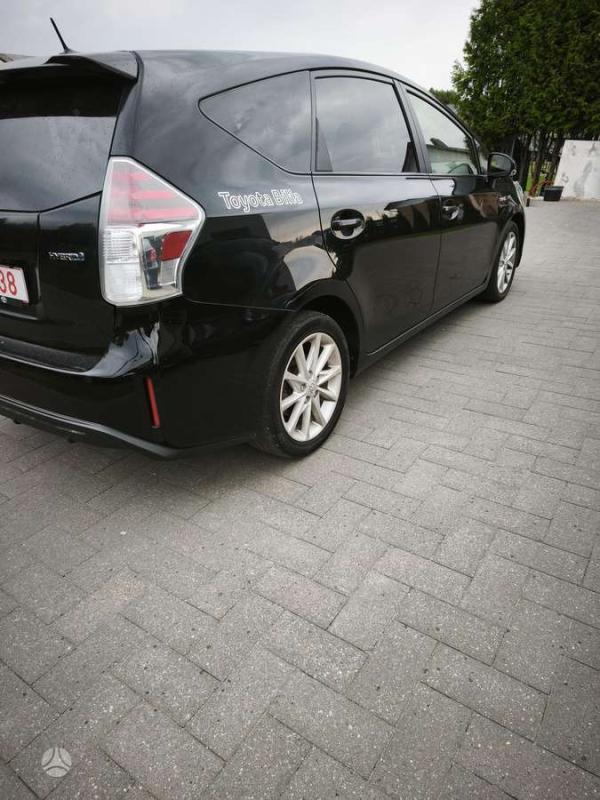 Black Toyota Prius 2020 in Kaunas, with an engine capacity of 1.80 L and mileage of 280 thousand km for 12500 €, photo 5 on AUTOMOTO.COM.LV