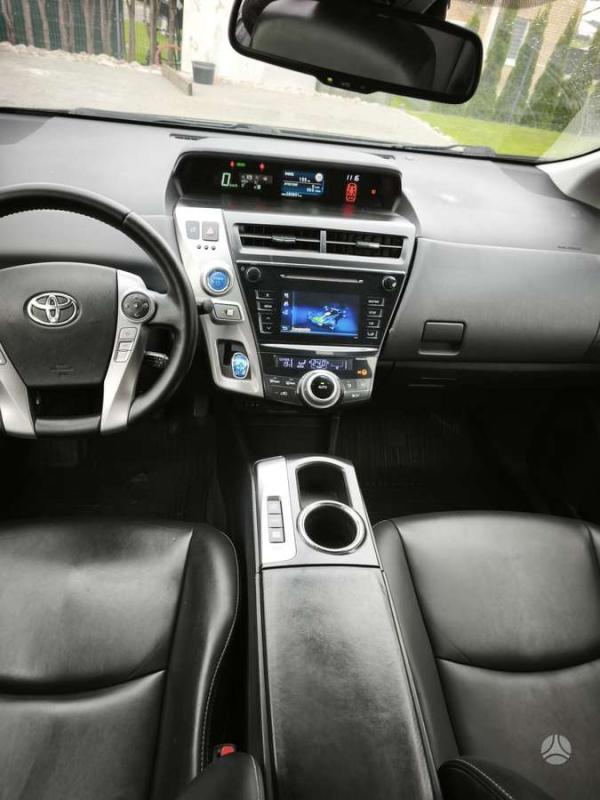 Black Toyota Prius 2020 in Kaunas, with an engine capacity of 1.80 L and mileage of 280 thousand km for 12500 €, photo 7 on AUTOMOTO.COM.LV