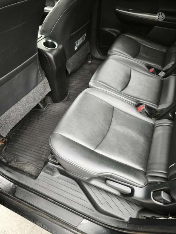 Black Toyota Prius 2020 in Kaunas, with an engine capacity of 1.80 L and mileage of 280 thousand km for 12500 €, photo 8 on AUTOMOTO.COM.LV