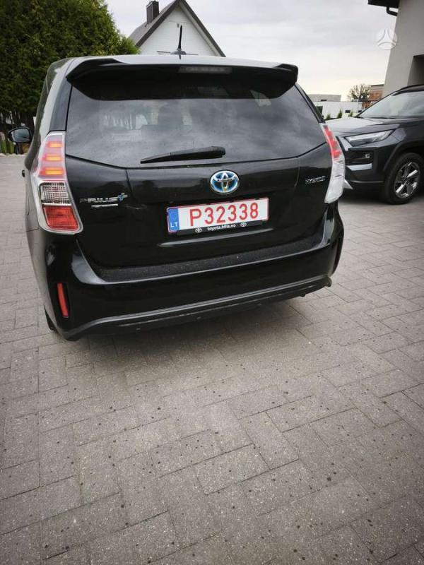 Black Toyota Prius 2020 in Kaunas, with an engine capacity of 1.80 L and mileage of 280 thousand km for 12500 €, photo 9 on AUTOMOTO.COM.LV