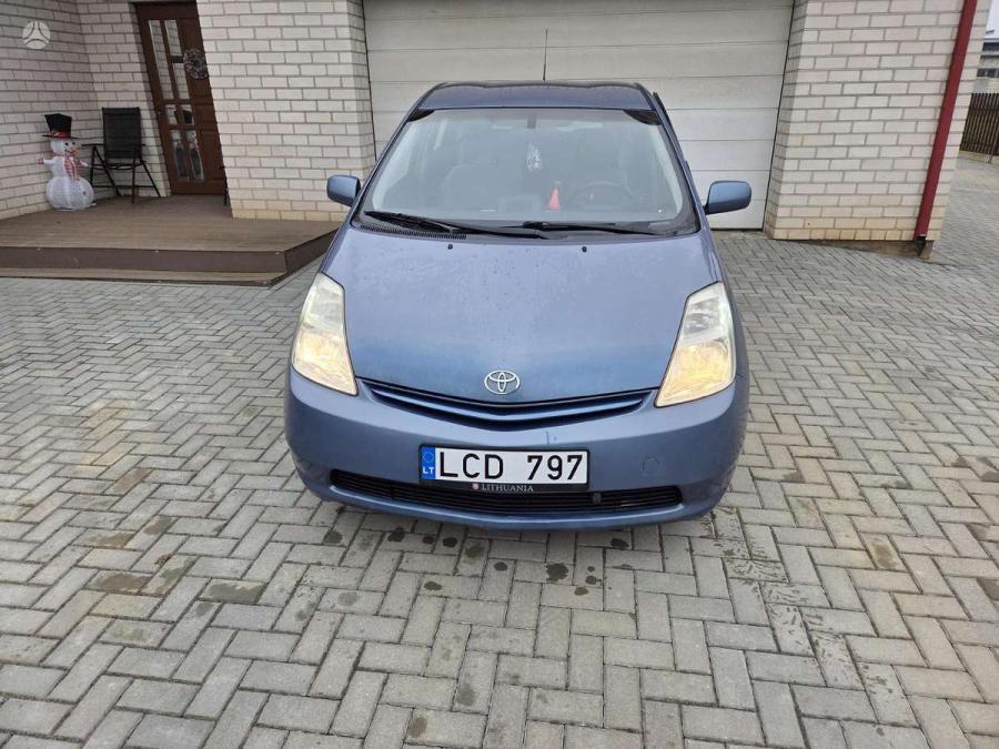Zils Toyota Prius 2004 Kauņa, ar dzinēja tilpumu 1.50 L un nobraukumu 300 tūkst. km par 2300 €, foto 1 vietnē AUTOMOTO.COM.LV