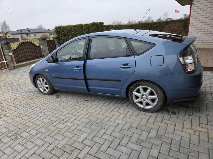 Zils Toyota Prius 2004 Kauņa, ar dzinēja tilpumu 1.50 L un nobraukumu 300 tūkst. km par 2300 €, foto 3 vietnē AUTOMOTO.COM.LV