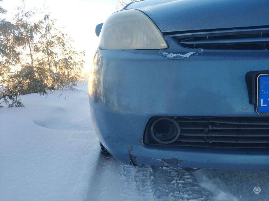 Blue Toyota Prius 2004 in Ukmerge, with an engine capacity of 1.50 L and mileage of 393 thousand km for 2400 €, photo 9 on AUTOMOTO.COM.LV