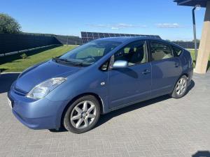 Blue Toyota Prius 2004 in Siauliai, with an engine capacity of 1.50 L and mileage of 300 thousand km for 900 €, photo 3 on AUTOMOTO.COM.LV