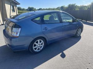 Blue Toyota Prius 2004 in Siauliai, with an engine capacity of 1.50 L and mileage of 300 thousand km for 900 €, photo 4 on AUTOMOTO.COM.LV