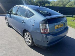 Blue Toyota Prius 2004 in Siauliai, with an engine capacity of 1.50 L and mileage of 300 thousand km for 900 €, photo 5 on AUTOMOTO.COM.LV