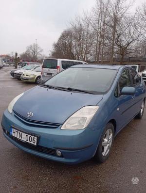 Blue Toyota Prius 2004 in Klaipeda, with an engine capacity of 1.50 L and mileage of 300 thousand km for 2950 €, photo 3 on AUTOMOTO.COM.LV