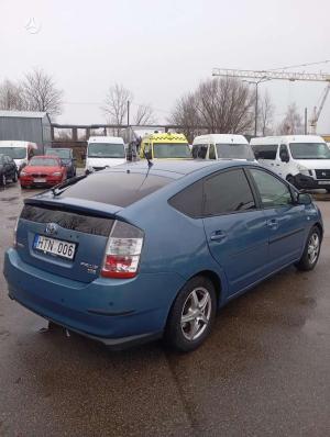 Blue Toyota Prius 2004 in Klaipeda, with an engine capacity of 1.50 L and mileage of 300 thousand km for 2950 €, photo 5 on AUTOMOTO.COM.LV
