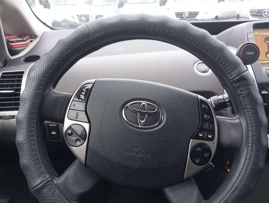 Blue Toyota Prius 2004 in Klaipeda, with an engine capacity of 1.50 L and mileage of 300 thousand km for 2950 €, photo 6 on AUTOMOTO.COM.LV
