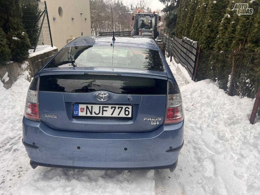 Blue Toyota Prius 2005 in Kaunas, with an engine capacity of 1.50 L and mileage of 102 thousand km for 3750 €, photo 3 on AUTOMOTO.COM.LV