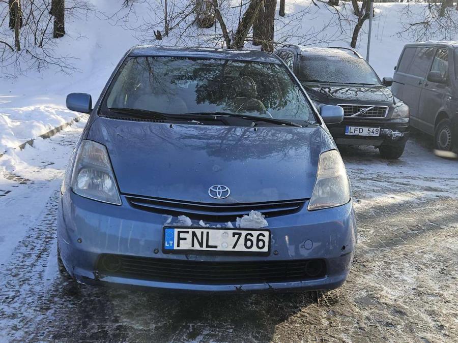 Blue Toyota Prius 2005 in Vilnius, with an engine capacity of 0.00 L and mileage of 600 thousand km for 1800 €, photo 1 on AUTOMOTO.COM.LV