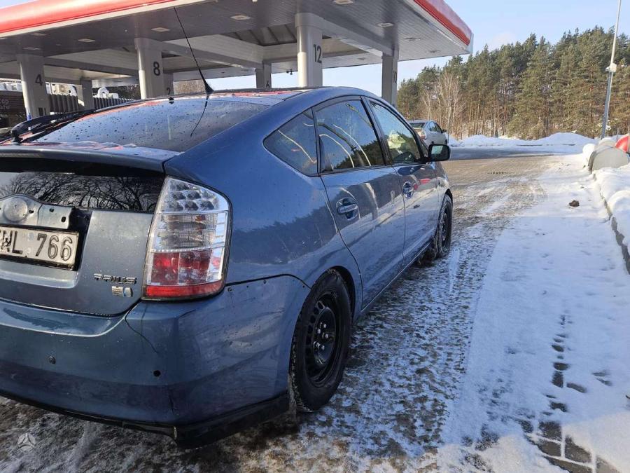 Blue Toyota Prius 2005 in Vilnius, with an engine capacity of 0.00 L and mileage of 600 thousand km for 1800 €, photo 5 on AUTOMOTO.COM.LV