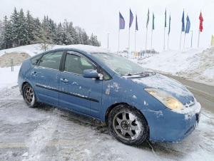 Zils Toyota Prius 2005 Viļņa, ar dzinēja tilpumu 1.50 L un nobraukumu 220 tūkst. km par 3650 €, foto  vietnē AUTOMOTO.COM.LV