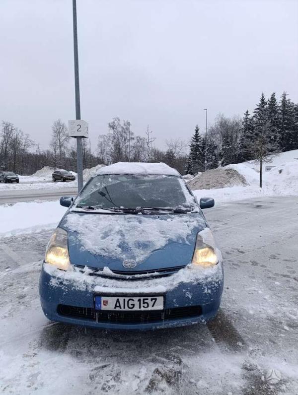 Blue Toyota Prius 2005 in Vilnius, with an engine capacity of 1.50 L and mileage of 220 thousand km for 3650 €, photo 2 on AUTOMOTO.COM.LV