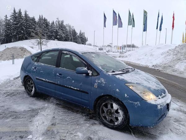 Blue Toyota Prius 2005 in Vilnius, with an engine capacity of 1.50 L and mileage of 220 thousand km for 3650 €, photo 7 on AUTOMOTO.COM.LV