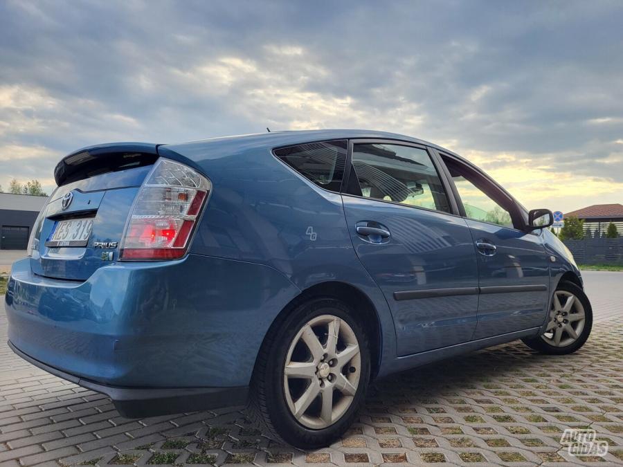 Zils Toyota Prius 2005 Viļņa, ar dzinēja tilpumu 1.50 L un nobraukumu 330 tūkst. km par 2450 €, foto 6 vietnē AUTOMOTO.COM.LV